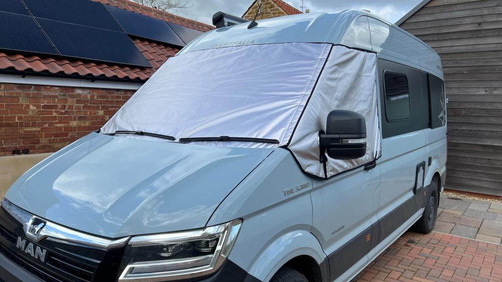 Comfortz VW Crafter / Mercedes Sprinter – Thermal Windscreen Cover